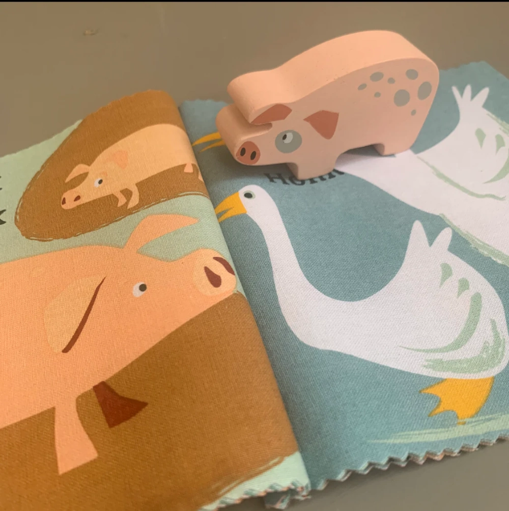 Threadbear The Noisy Farmyard Rag Book - Little Dreamers